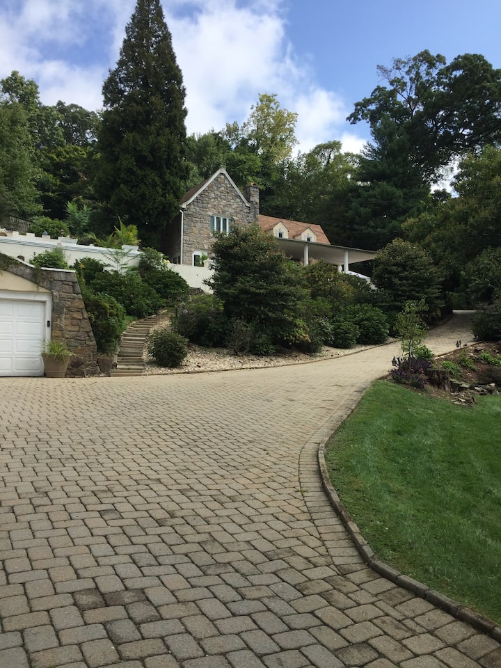 Charming Modern Home - Sleepy Hollow, NY