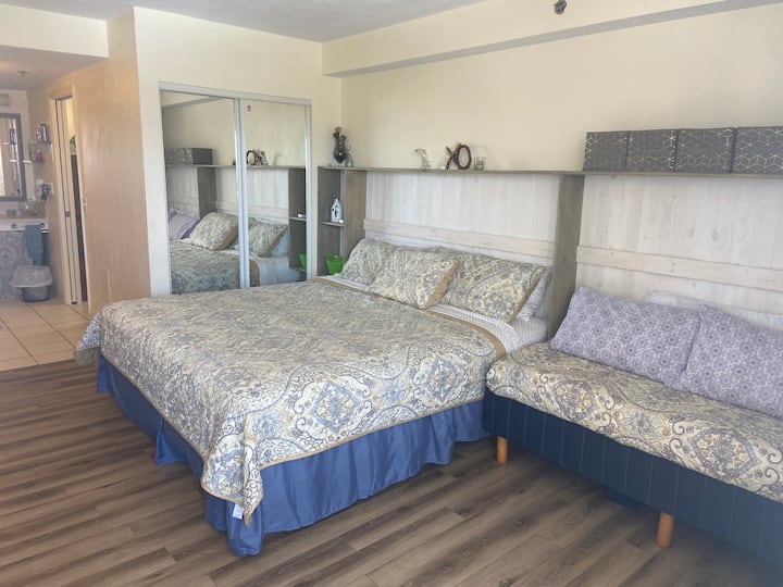 Ocean Side Condo Daytona Beach, With Sunset View. - Daytona Beach, FL