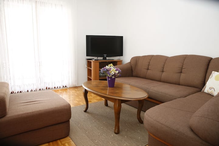 Schöne Ferienwohnung Im Obergeschoss Mit Parkplatz - Vodice