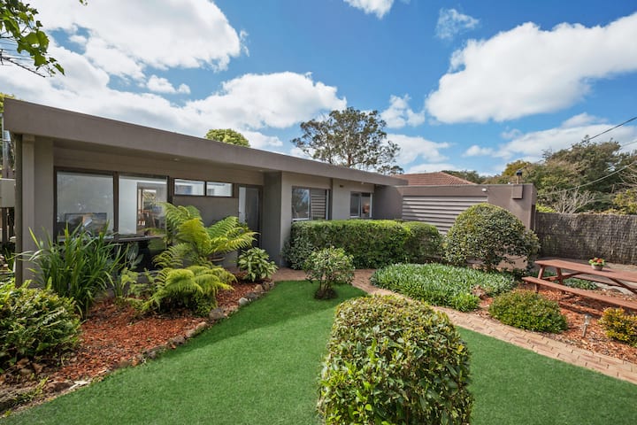 Anthony Beach House Rye -
4 Br & 500m To Beach - Rye