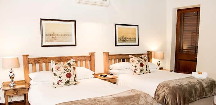 Matoppo Guest House - Family 4 Sleeper - Beaufort West