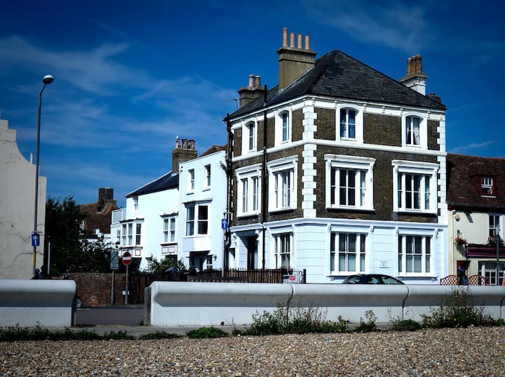 Fantastic Seafront House Views Across The Channel - Deal