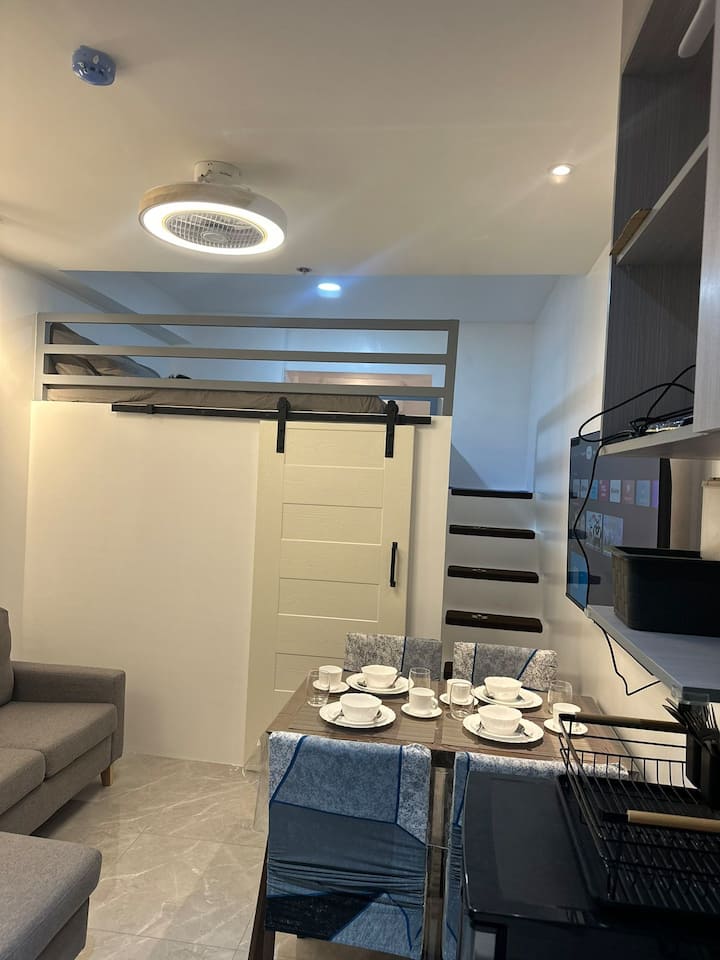 Cozy Condo W/ Loft Bed For 3-5 (Kamuning-edsa Qc) - Quezon City
