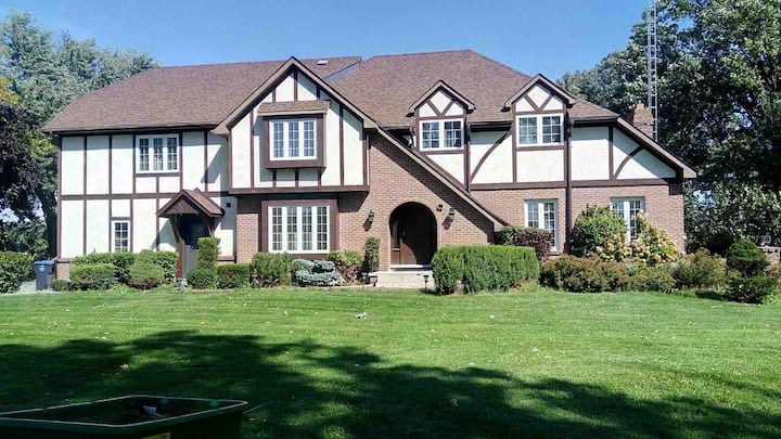 Beautiful Countryside Dream House !!! Enjoy - Brampton