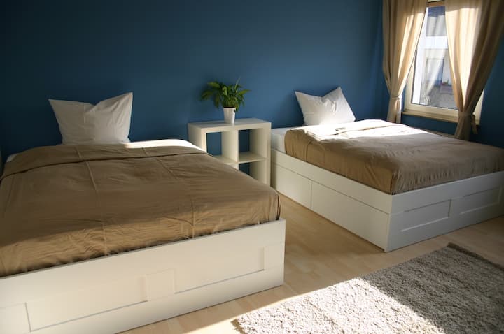 Spacious&cozy| 5★location+ ♕Kingbeds+pers. Parking - Frankfurt