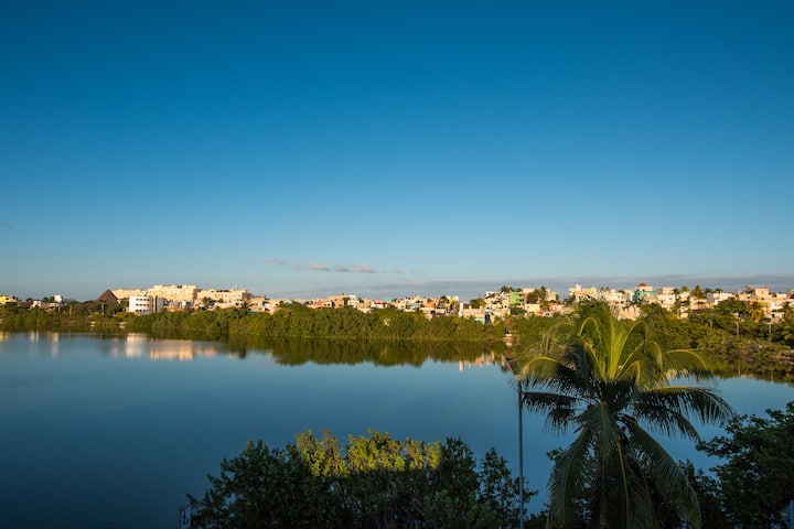 Starlink Renovated Lagoon Front Loft W/sun Deck - Isla Mujeres