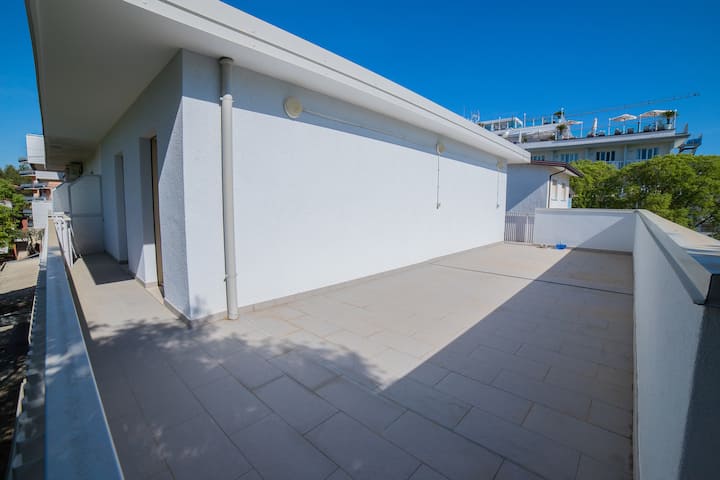 Appartamento Con Terrazzona In Zona Comodissima - Lignano Sabbiadoro