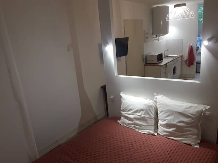 Logement Pour Curiste Rouge Simple Visiteur - Tarascon-sur-Ariège