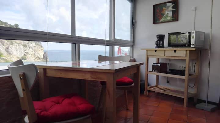 Estúdio By The Sea.
Acesso Privado Direto à Praia. - Sesimbra