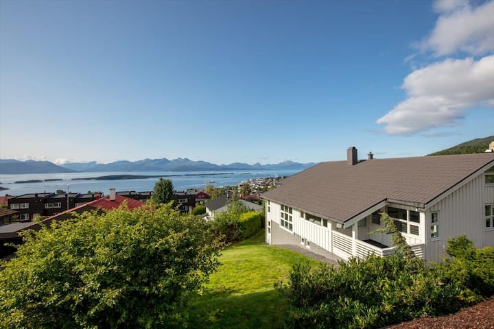 Panoramautsikt Og Fjellturer Fra Døra - Molde