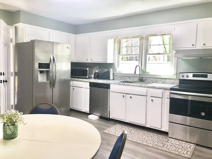 Big Family House Welcome You!  For 10 And Pets - Macon, GA
