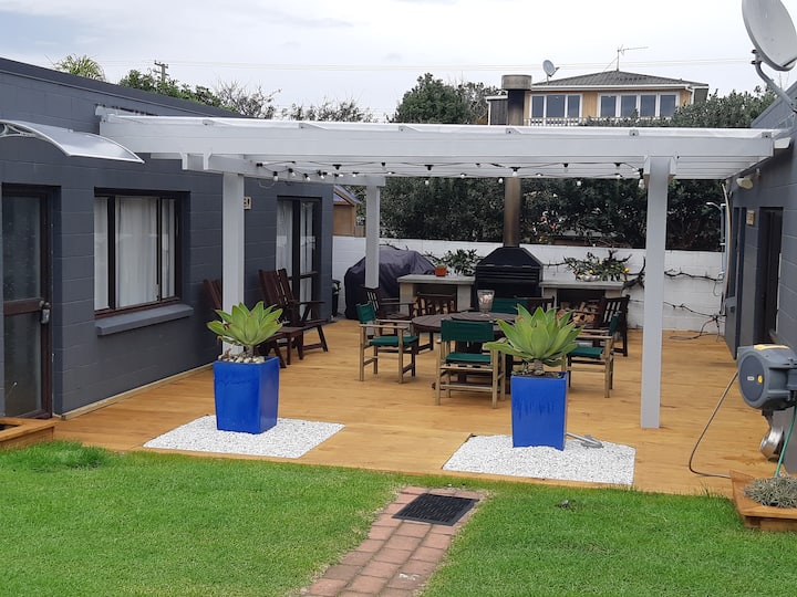 Relax Just 30 Seconds From The Beach - Papamoa