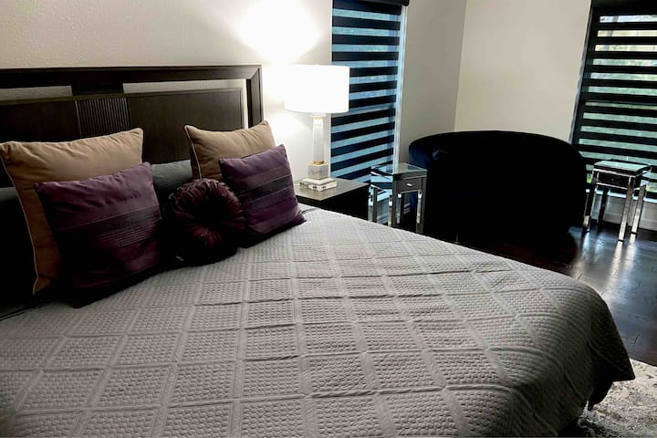 Luxury Cozy Bedroom Near La Cantera Mall, Airport - San Antonio, TX