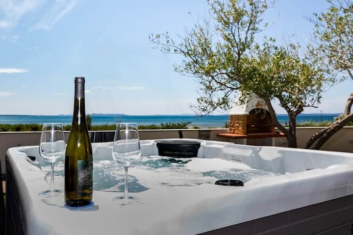Beachfront Two Bedroom Villa With Jacuzzy - Sga3 - Nin