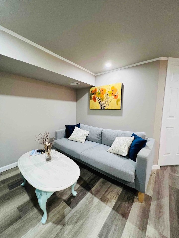 Cozy Private Guest Suite - Driveway Parking - Philadelphia, PA