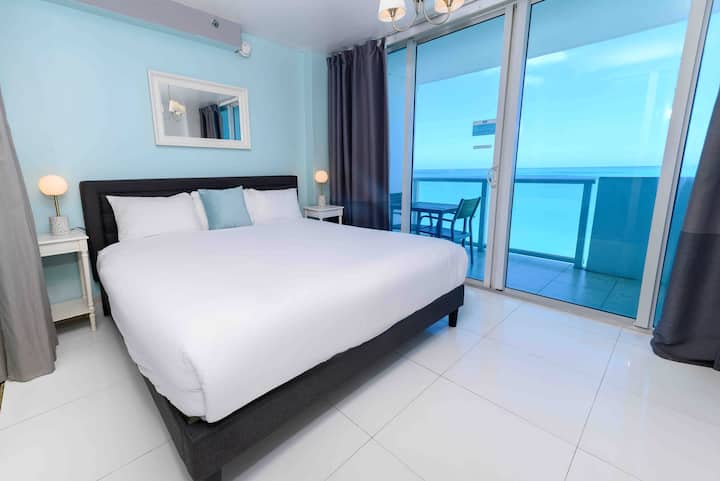 Panoramic Beach View | Balcony + Divider + Valet - Miami Beach, FL