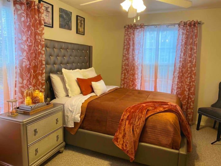 Beautiful Condo With Breathtaking Interior Design - Wesley Chapel, FL