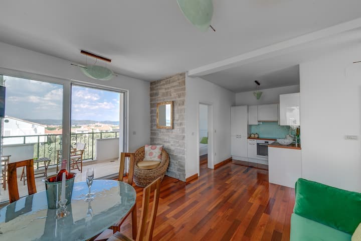 Villa Kos - A-3, Apartment For 2-4, Swimming Pool - Murter