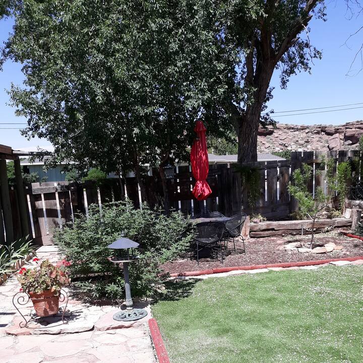 “Ranch House” (Family Friendly/ample Parking) - Holbrook, AZ