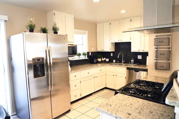 Near Ft Bliss, Cozy, Clean Home - North Hills - El Paso