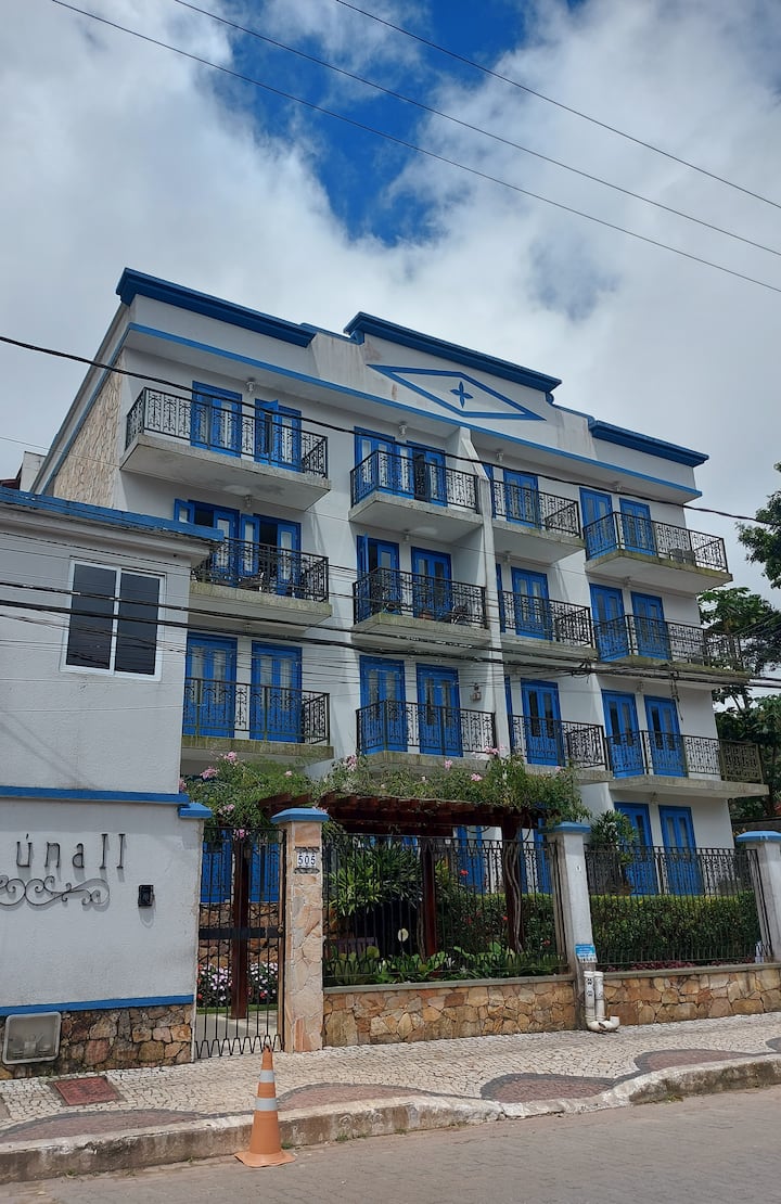 Ap C/varandão Na Rua Principal De Guaramiranga. - Guaramiranga