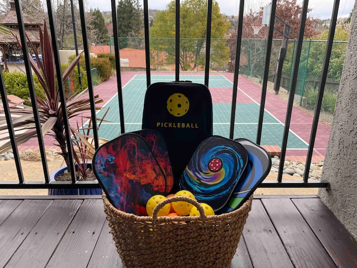 Casacari With Pool And Pickle-ball! - Folsom, CA