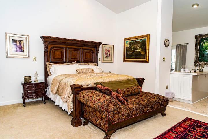 Stone Manor Boutique Inn -  Manor Suite - Harpers Ferry, WV