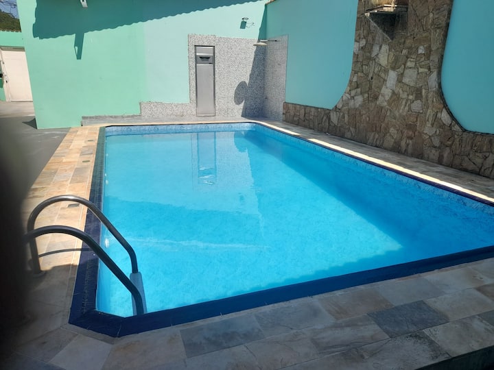 Casa Confortável Com Piscina - Aparecida
