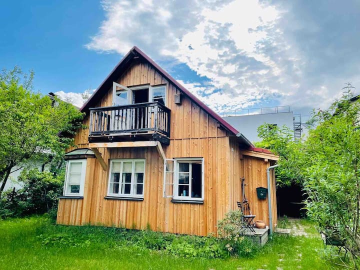Idyllic Garden House In The West Of Vienna - Viena