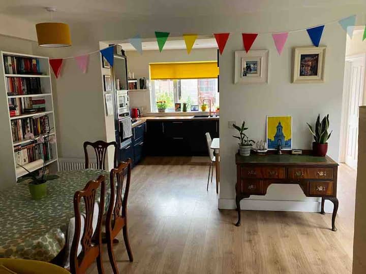 Bright Airy Family Home Close To City Centre - Dublin