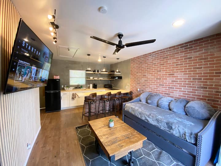 Comfort Industrial Apartment 3beds - Universal City, TX