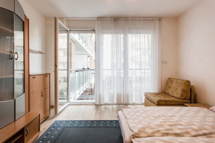 Cozy Studio Apartment With Free Parking & Balcony - Budapest