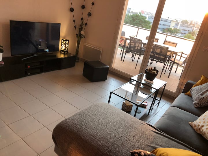 2 Pièces Proche Vélodrome/parc Chanot Avec Parking - Marseille