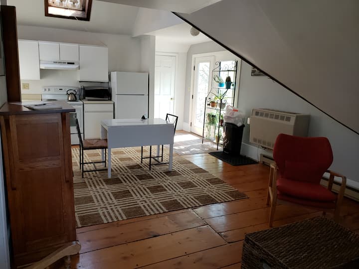 Light, Spacious Apartment In Portsmouth - Greenland, NH