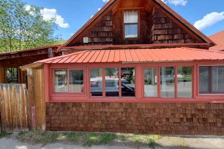 Crowsnest Pass Vacation Rentals & Homes - Canada | Airbnb