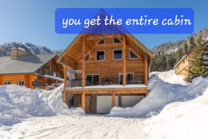 Sleeps 15 People
Hot Tub - British Columbia