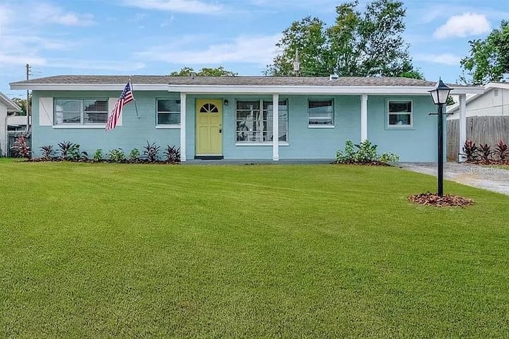 Family-friendly Home • Close To Beaches & Dining! - Redington Beach, FL