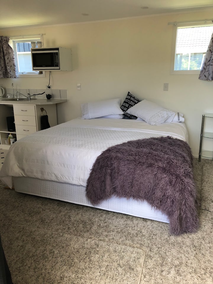 Rivertime. Central Taupo Set Up For A Lovely Stay - Lake Taupo