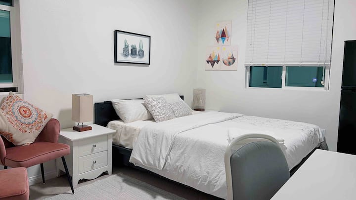 Montrose Suite3 Vip Master Bedroom W/bath Pool/bbq - Rancho Cucamonga, CA