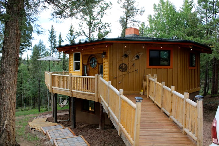 Sunset Mountain Log Cabin Retreat - Upper Unit - Colorado