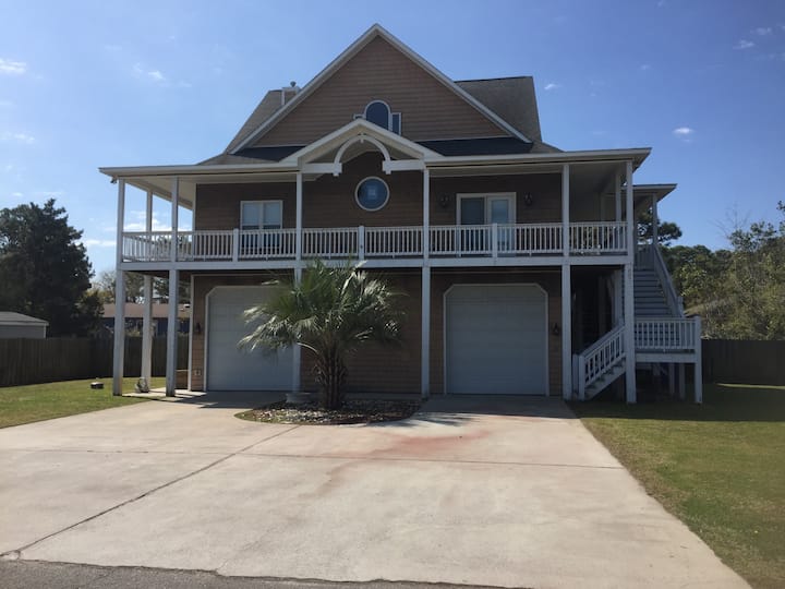 Tradewinds
Private Room
2 Of 2 - Carolina Beach, NC