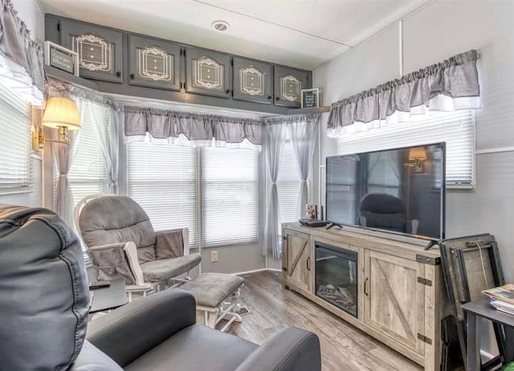 Updated Park Model In Smoky Mountain Rv Resort - Great Smoky Mountains National Park