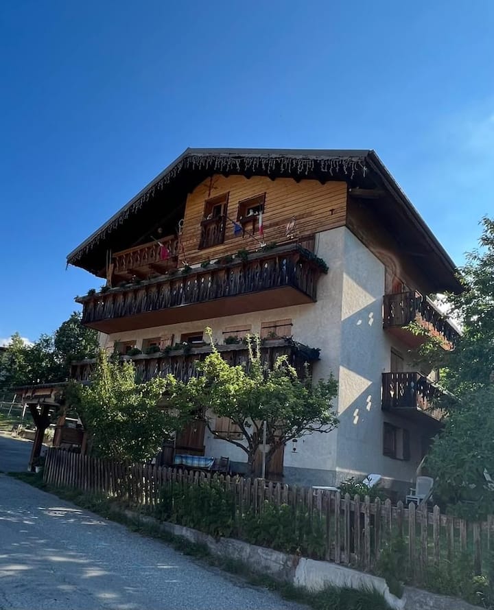 Appartement Tout Confort Dans Chalet - Auron
