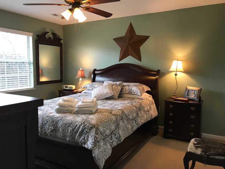 Cozy Creekside Condo In South Knoxville - Knoxville, TN