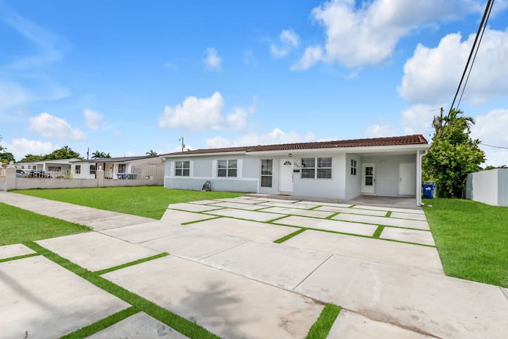 Spacious 4br/2 Bath House In Westchester - South Miami, FL