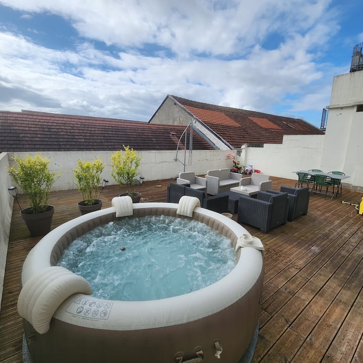 Magnifique Triplex Centre, Sauna, Spa, Billard - Lons