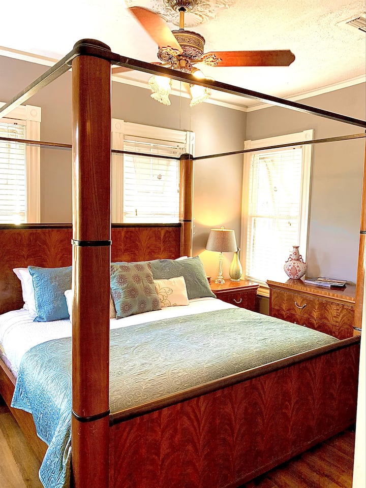 King Suite At The Peace & Plenty Inn - St. Augustine, FL