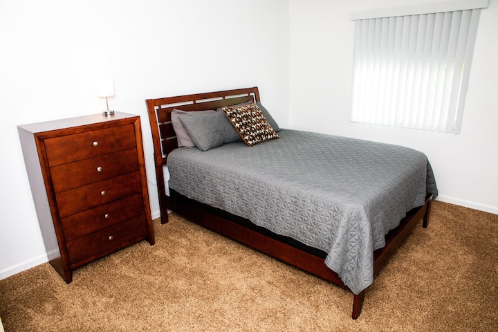 92-4|private & Serene Stay Creek-side 1-bedroom Apartment - Canton, OH