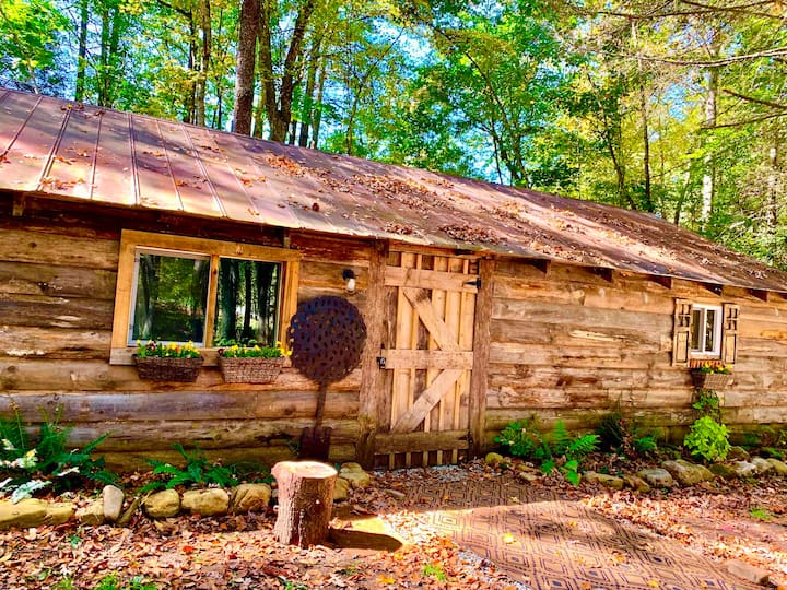 Private, Rustic And By A Beautiful Creek. - Mountain City, TN