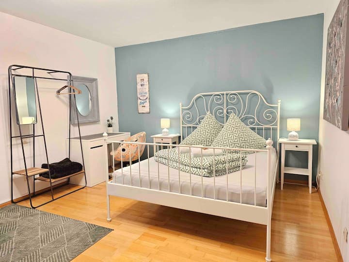 Schickes Zimmer+ P + 4 Min Mit S-bahn Zum Hbf/city - Gundelfingen